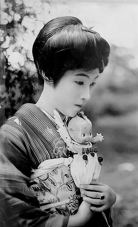 The Kimono Gallery