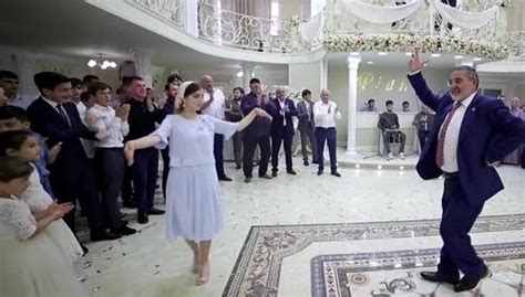 Чеченские красавицы танцуют на свадьбе Смотреть онлайн в поиске Яндекса по Видео