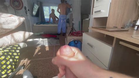 Дрочу стороны на то как мои приятели ебутся Pornhub Gay