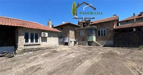 Къща в с Хан Крум 200 кв м РЗП 800 кв м двор Къщи Вили Хан Крум Голяма къща в село Х