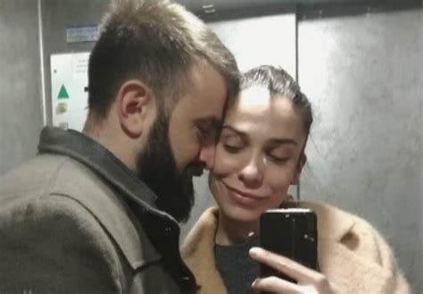 Preminula Mlada Srpska Glumica Od Nje Se Oprostio Neutješni Suprug Novi Ba