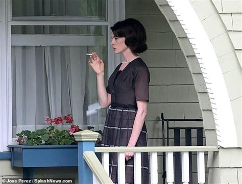 Anne Hathaway Rprettyfamoussmokers