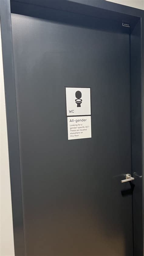 زن، زندگی، آزادی و عمو کوین On Twitter دسشوییای All Gender هم داره