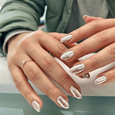 Mirror Chrome Nails Are The Fairest Of Them All