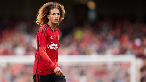 Dutchman Snubs Transfer After Man Utd Agreement While Midfielder Now Plans To Stay