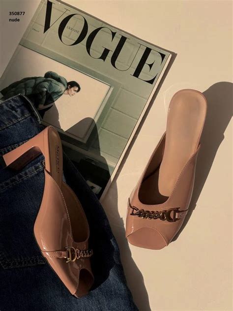 Шльопанці жіночі — ціна 375 грн у каталозі Шльопанці Купити жіночі речі за доступною ціною на