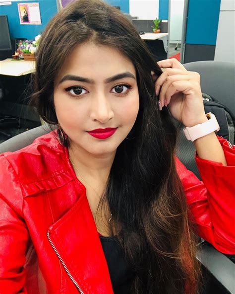 Office Selfie Ideas