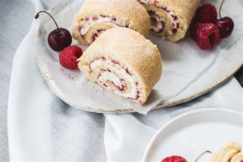 Рецепт кофейного рулета с вишней