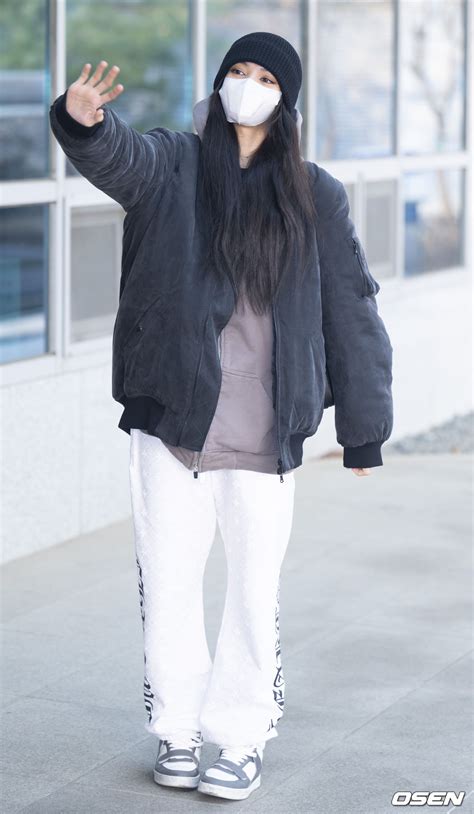 [사진]블랙핑크 리사 스윗한 인사