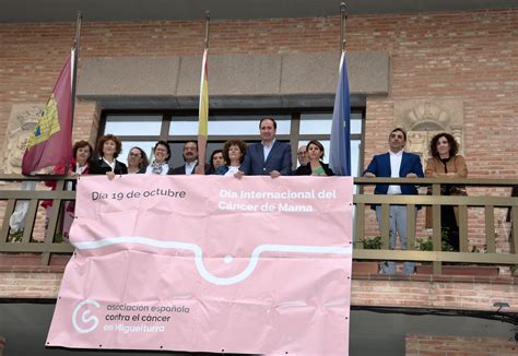 Miguelturra homenajea a las mujeres en el Día Internacional del Cáncer de Mama