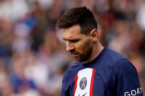 Mangkir Ke Arab Saudi Psg Hukum Lionel Messi 2 Minggu Times Indonesia