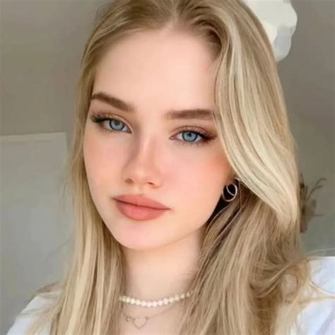 Emma🌙 Emma 072202 • Threads Say More