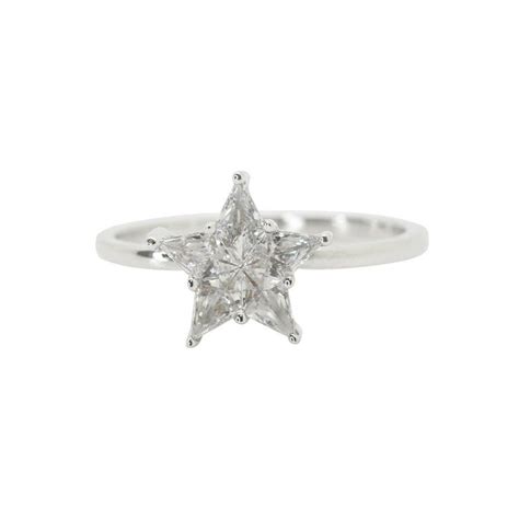 Kite Cut Invisible Setting Star Shaped Diamond Solitaire Ring 18k White