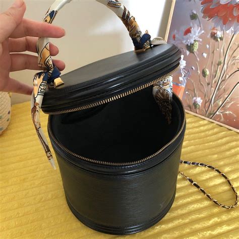 Louis Vitton Lv 發財桶 Cannes 名牌 手袋及銀包 Carousell