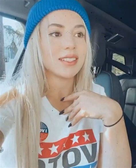 Pin By Al Zein Kusmantoro On Ava Max Max Meme Meme Faces Girl