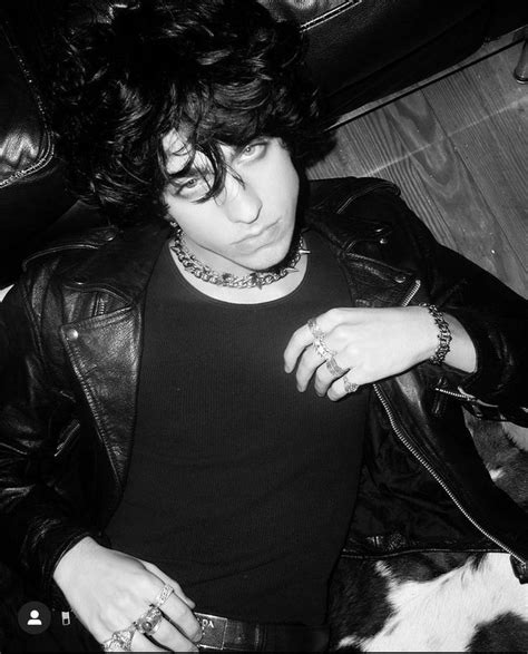 Pin By James On Hollywood Brat Poses Pretty People Pose Reference Photo