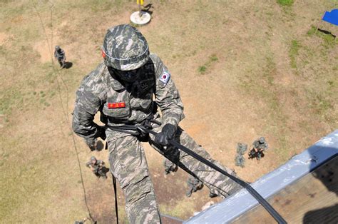 이 훈련은 패스트 로프 훈련은 대한민국 해병대 Republic Of Korea Marine Corps
