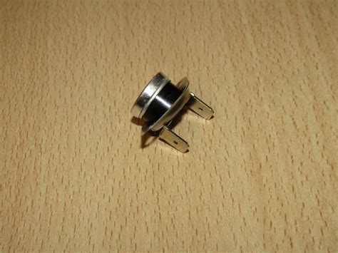 Varnostni Termostat Tip T111 70 °c Ventilatorji Pečic Daewoo Midea Servis Pralnih Strojev