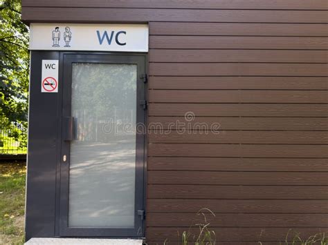 Multifunctional Stall For People In Park Convenient And Modern Outdoor