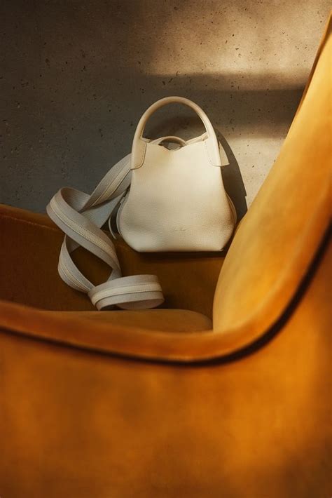 로로피아나 봄·여름 시즌 앞두고 베일백 출시 파이낸셜뉴스