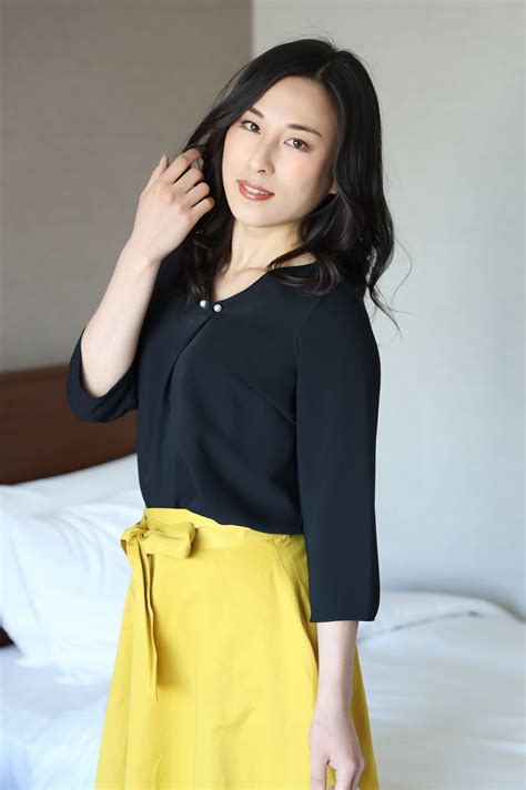 【舞ワイフ公式写真集】永野愛華 高身長で妖艶な雰囲気が漂う美人妻 微图坊
