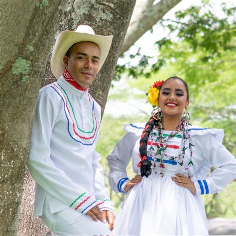 Traditional Clothing From The World Hondurian Duo Honduras By Oro