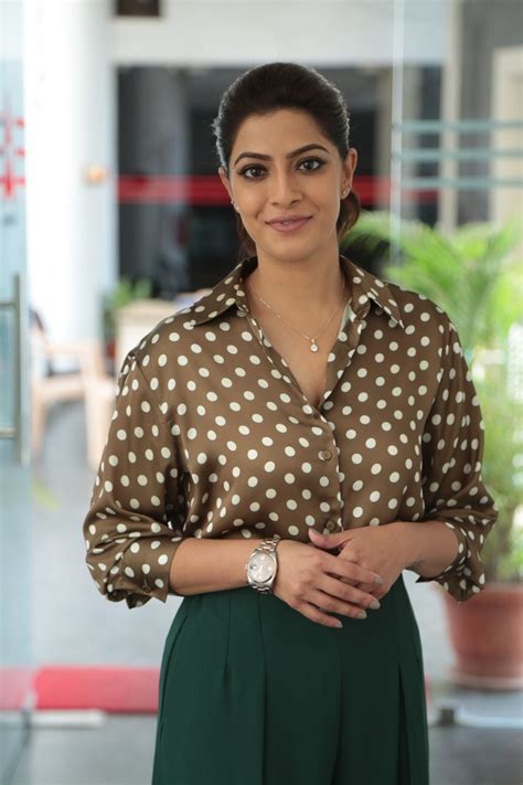 Varalaxmi Sarathkumar వరలక్ష్మీ శరత్ కుమార్ ఇంటర్వ్యూ ఫొటోలు Varalaxmi Sarathkumar Latest