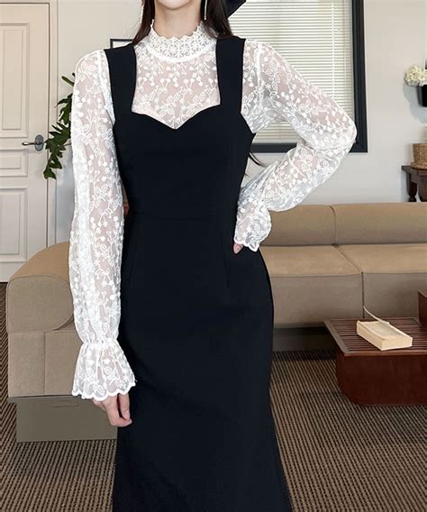 당일프릴 블라우스 코디🩰 크라운 자수 레이스 프릴 시스루 블라우스크림아이보리 결혼식하객 뷔스티에 슬리브리스 브라이덜샤워 오피스 격식 블라우스코디 에이블리