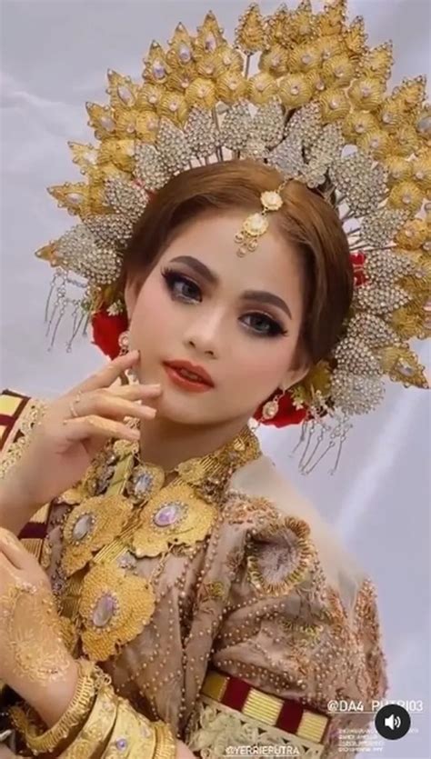 Super Stunning These Are 8 Portraits Of Putri Da In Traditional Bugis