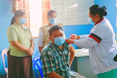 မိုင်းယောင်းမြို့၌ ကိုဗစ် ၁၉ ရောဂါထပ်ဆောင်းကာကွယ်ဆေးထိုးနှံ Information And Public Relations