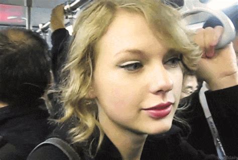 한국 지하철서 찍힌 테일러 스위프트 움짤 위키트리