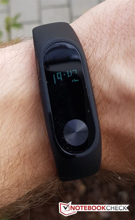 Xiaomi Mi Band 2 Smartband Review - NotebookCheck.net Reviews