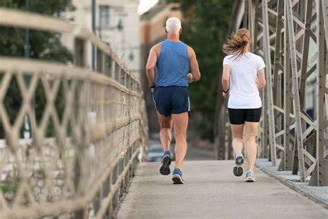 Premium Photo Healthy Mature Couple Jogging In The City At Early
