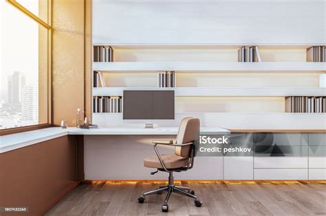 책장이 있는 밝은 사무실 나무 바닥 컴퓨터 모니터가 있는 작업 공간 햇빛이 들어오는 창문 3d 렌더링 0명에 대한 스톡 사진 및 기타 이미지 Istock