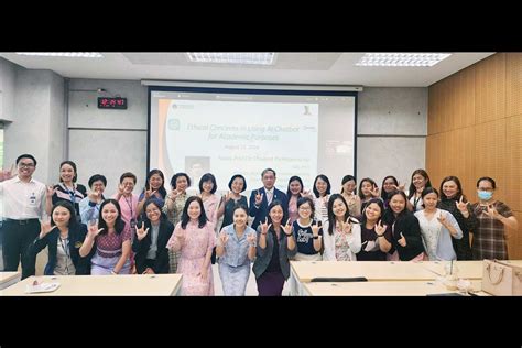 วิทยากรบรรยาย หัวข้อ ethical concerns in using al chatbot for academic