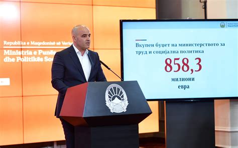 ВИДЕО Новинар извади леб од ранецот и го праша Ковачевски зошто не е поевтинет