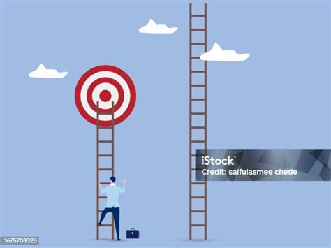 장기적인 성공 비즈니스 전략 또는 계획 재무 목표 또는 프로젝트 계획 개념 단기 목표를 달성하기 위해 사다리를 오르려는 똑똑한 사업가를 달성하기위한 단기 목표에 중점을