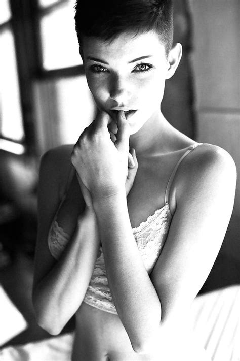 Photo Buzz Cut Beauty Tom