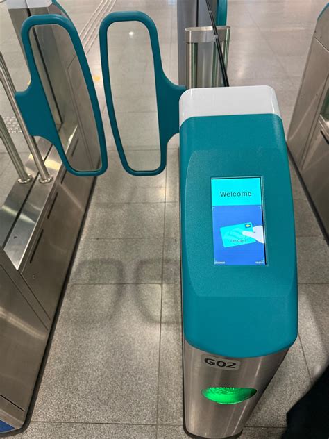 Acting Transport Minister Jeffrey Siow Takes Mrt On 1st Day Of Work At Mot Happy To See