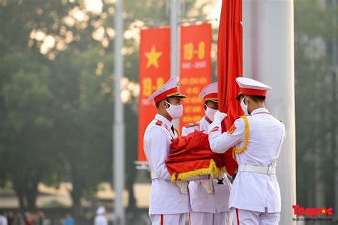 Thiêng liêng nghi Lễ thượng cờ tại Quảng Trường Ba Đình những ngày tháng lịch sử