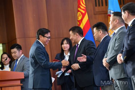 УИХ ын 126 гишүүн түр үнэмлэхээ гардлаа