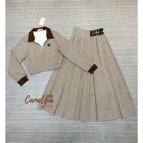 Camellia Set เสื้อแจ๊คเก็ตลายตารางโทนสีน้ำตาล รบกวนเช็คสต๊อกก่อนกดสั่งซื้อ Shopee Thailand