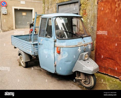 Piaggio Ape Parked In Roccatederighi Tuscaay Italy Hi Res Stock