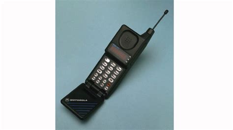 Motorola Microtac 30th Anniversary Motorola Dishes On Folding Phones