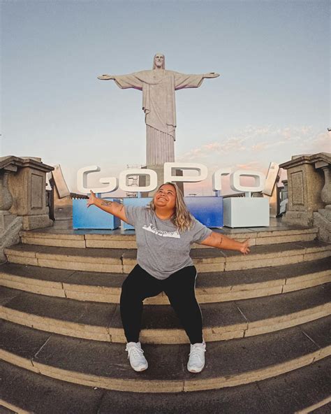 건축 계단 고프로 관광 관광 명소 구름 그리스도 구속자 기념물 남아메리카 도시 도시의 동상 라틴 아메리카