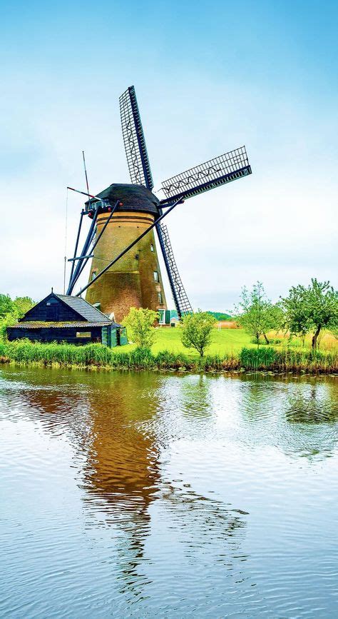Traditional Windmill In Kinderdijk The Netherlands Em 2020 Com