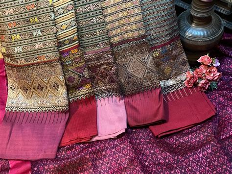 ส่องศิลป์ ถิ่นผ้าไท ค ว า ม ง ด ง า ม ️