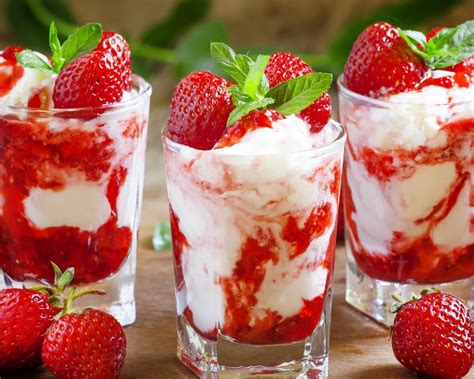 딸기 아이스크림 달콤한 디저트 배경 화면 1280x1024 배경 화면 다운로드