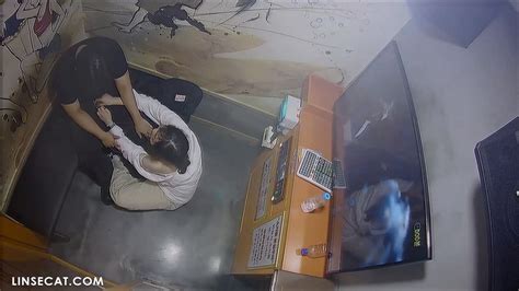 단독 영상 년 한국 노래방 IP카메라 해킹 솔직한 남자와 큰 가슴을 가진 여자친구 그녀는 여자친구의 큰 가슴을 매우 좋아했고 여자친구의 성적 욕망은 극에