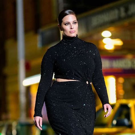 Pregnant Model Ashley Graham Shows Off Her Well Greased Belly Good